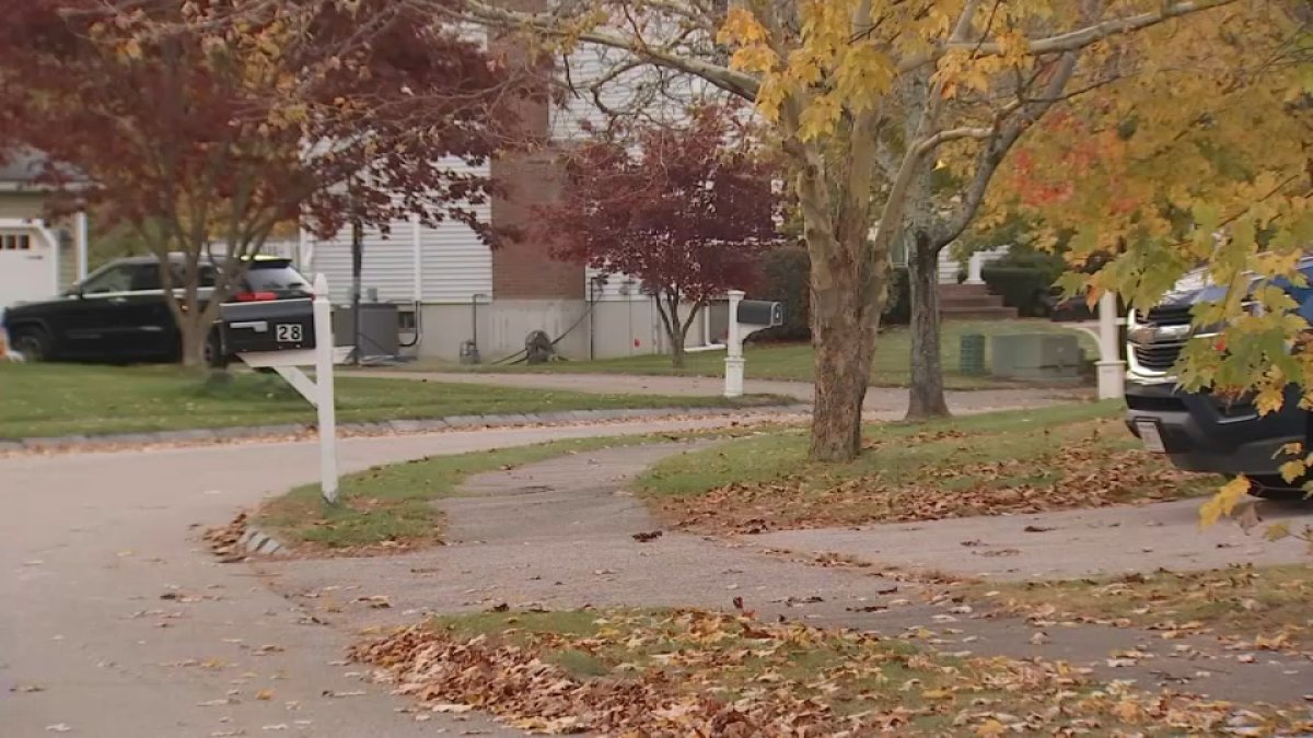 3 arrested, 1 more suspect sought following car break-ins, thefts in ...