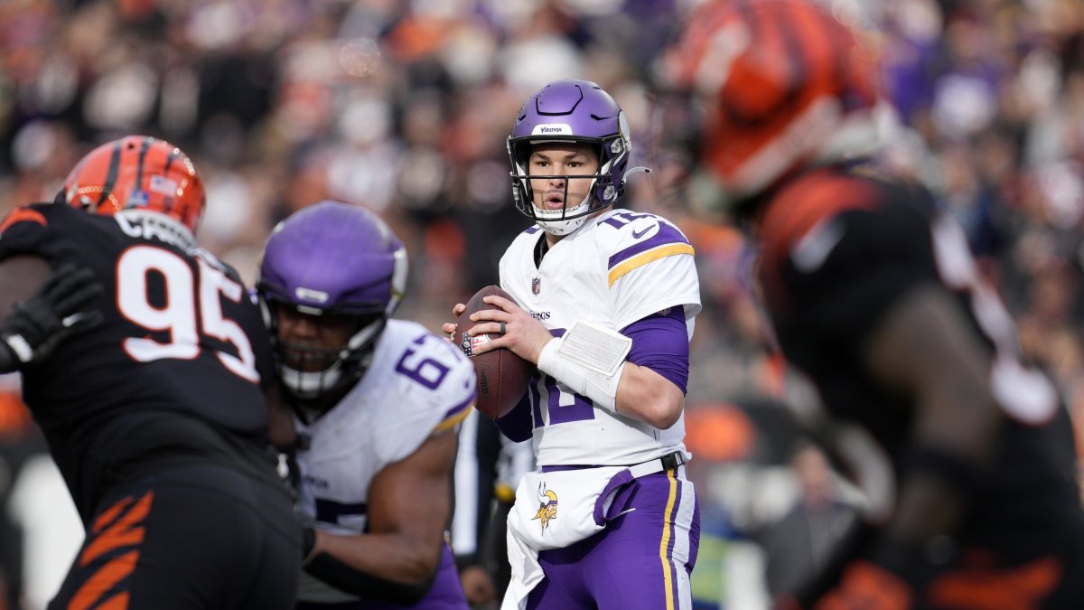 Vikings’ Nick Mullens throws baffling interception vs. Bengals – NBC Boston