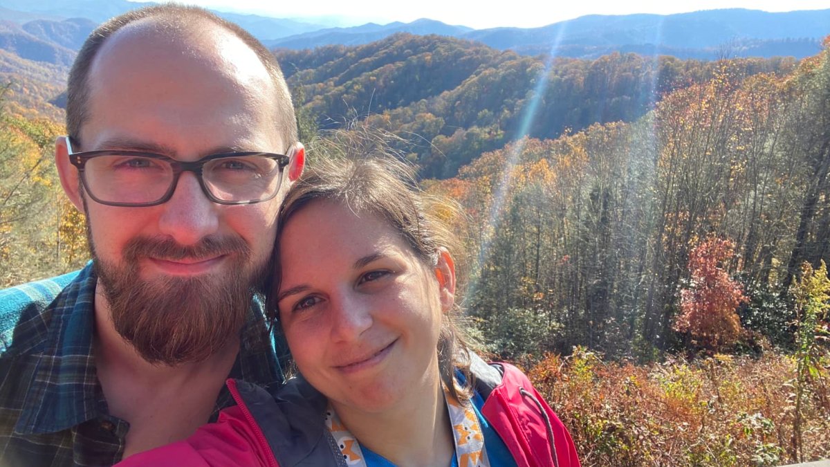 36-year-old quit her job to write novels—how she and her husband are ...