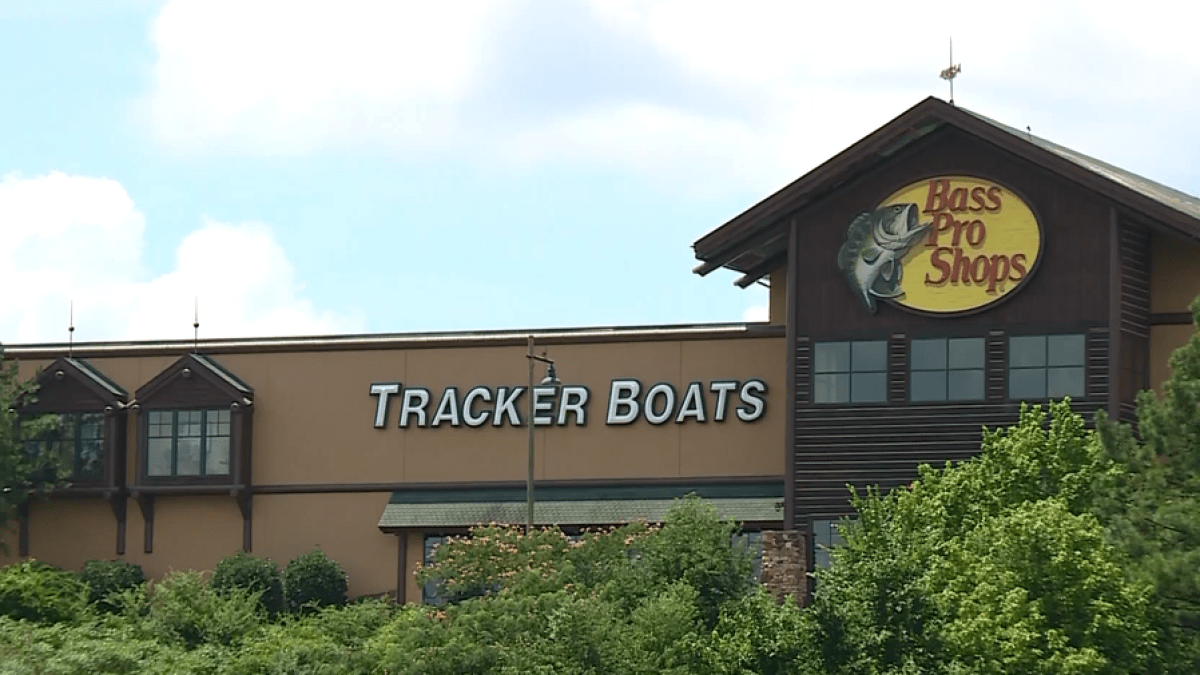 Naked man nabbed after aquarium plunge at Alabama Bass Pro Shop – NBC ...