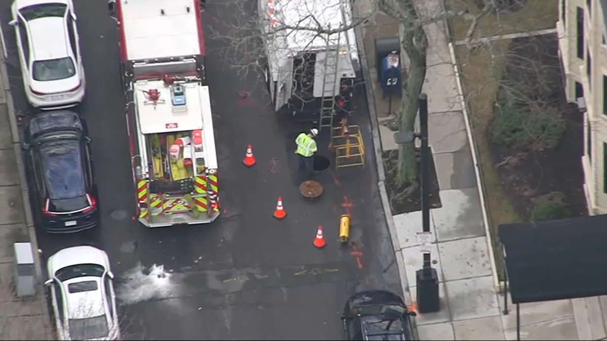 Boston manhole fires damage cars, knock out power – NBC Boston