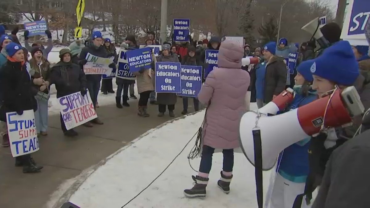 Newton teachers remain on strike amid weekend negotiations – NBC Boston Newton teachers remain on strike amid weekend negotiations – NBC Boston