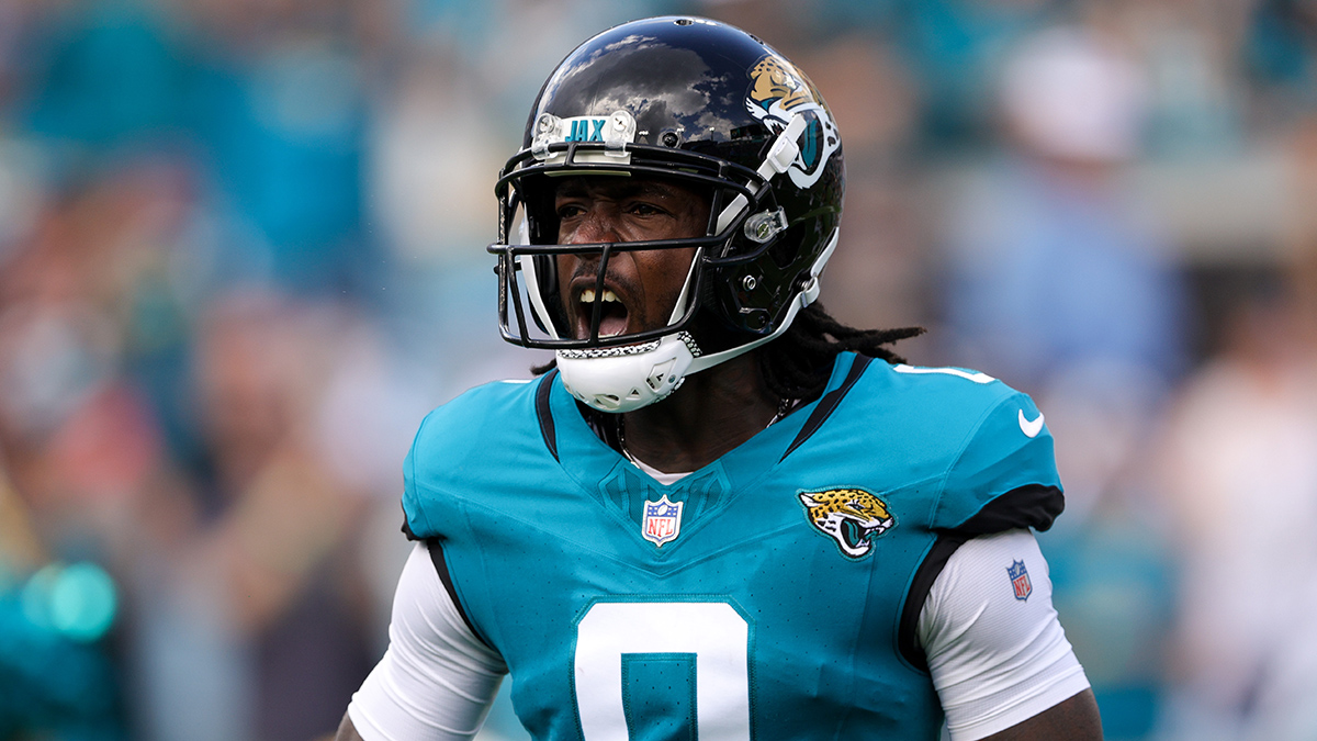 Taylor Swift wears Travis Kelce jacket at Chiefs playoff game – NBC Boston