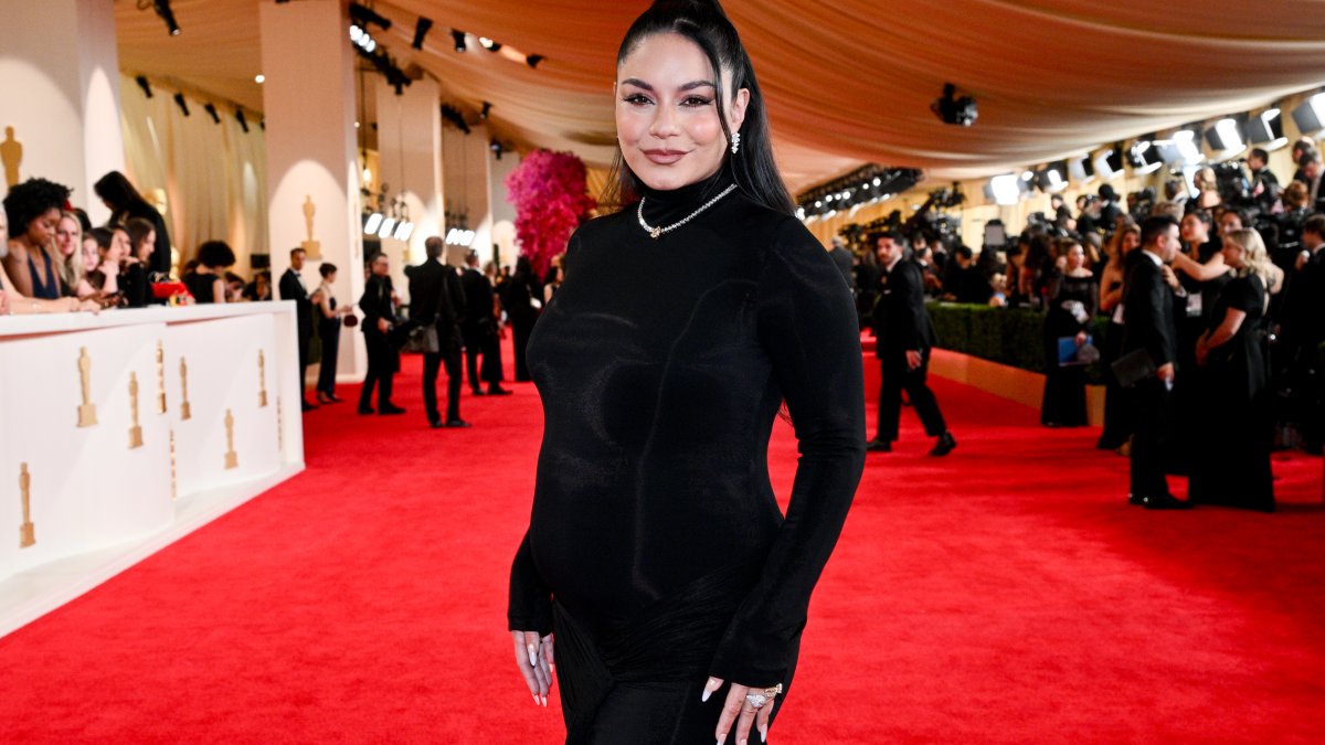 Vanessa Hudgens reveals on Oscars red carpet that she’s pregnant – NBC ...