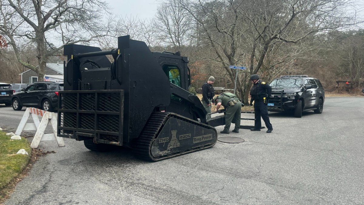 Hyannis standoff suspect now in custody – NBC Boston