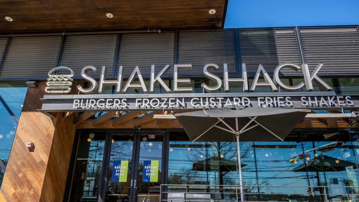 Shake Shack opens in Wellesley – NBC Boston
