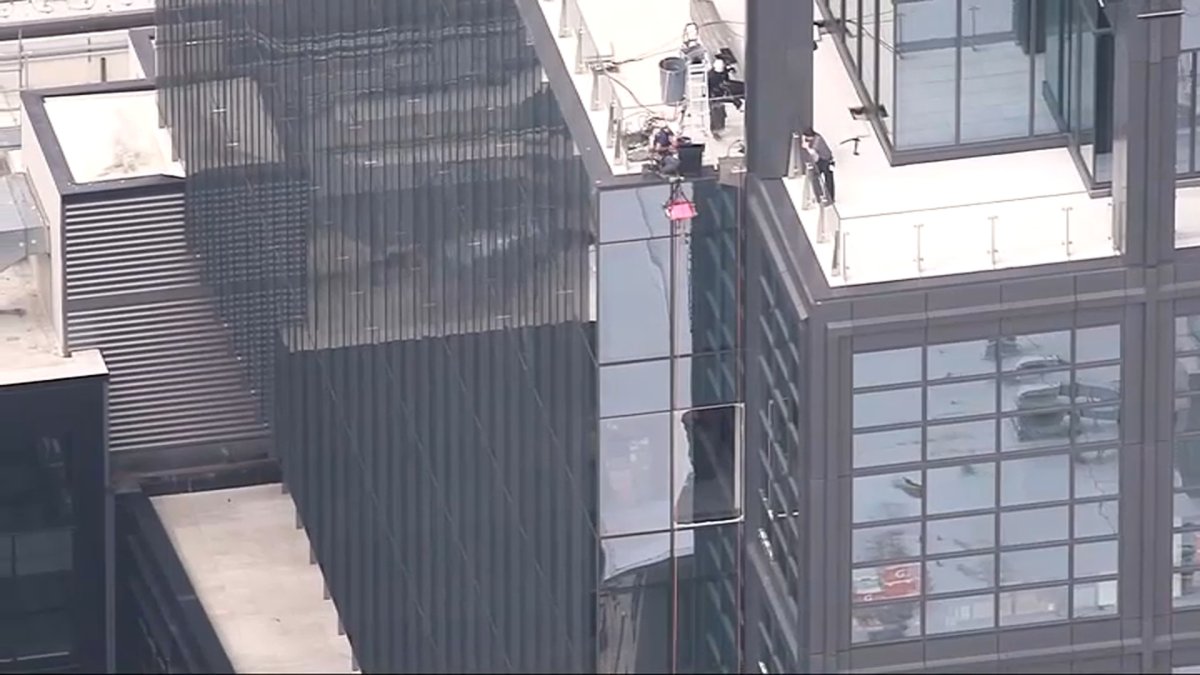 Glass pane falls from TD Garden in Boston – NBC Boston
