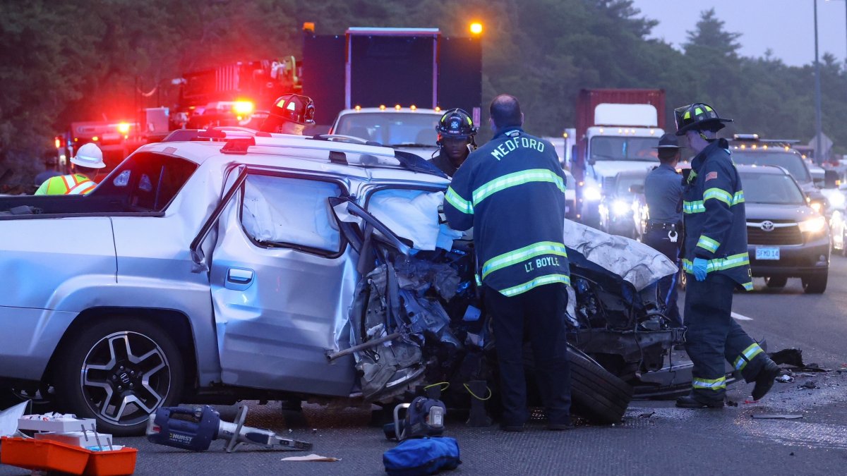 Medford Interstate 93 crash: 4 injured – NBC Boston