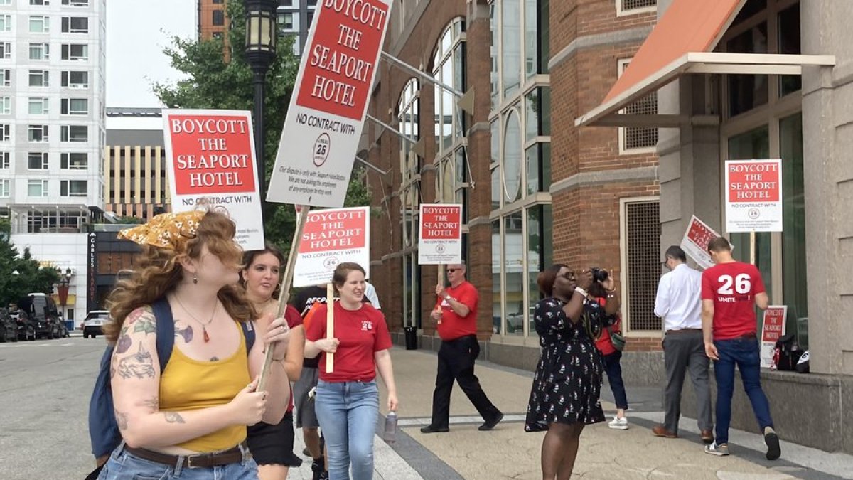 Seaport Hotel staff picket, call for boycott – NBC Boston