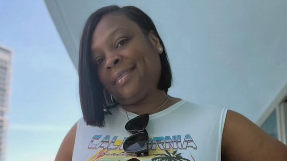 Chicago postal worker Octavia Redmond shot and killed, USPS offering ...