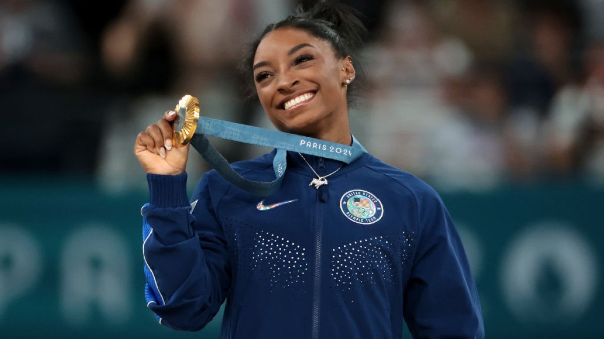Simone Biles responds to husband Jonathan Owens wearing gold medal ...