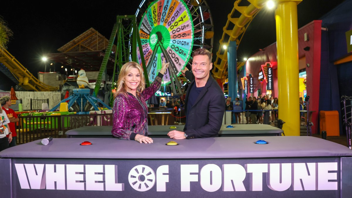Ryan Seacrest debuts as new host of ‘Wheel of Fortune’ – NBC Boston