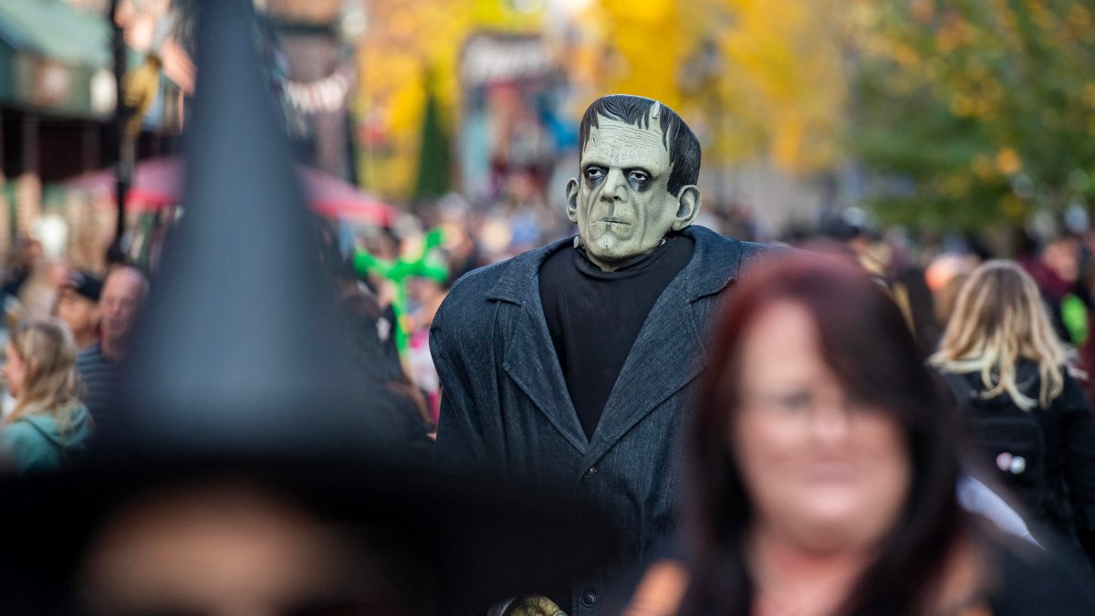 Salem, MA Halloween 2024: Photos, video from festivities – NBC Boston