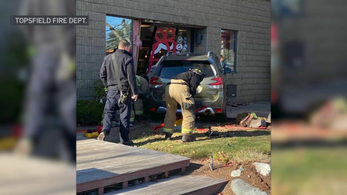 Topsfield MA car into bakery – NBC Boston