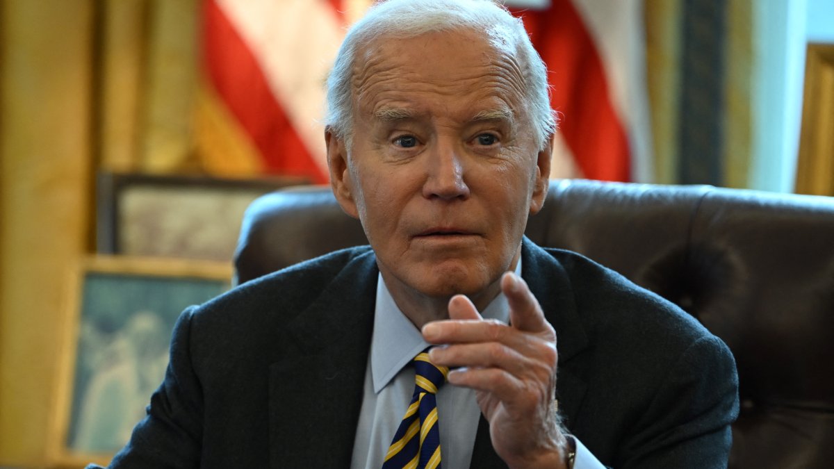 Biden extends time in US for 800,000 Venezuelans and Salvadorans – NBC ...