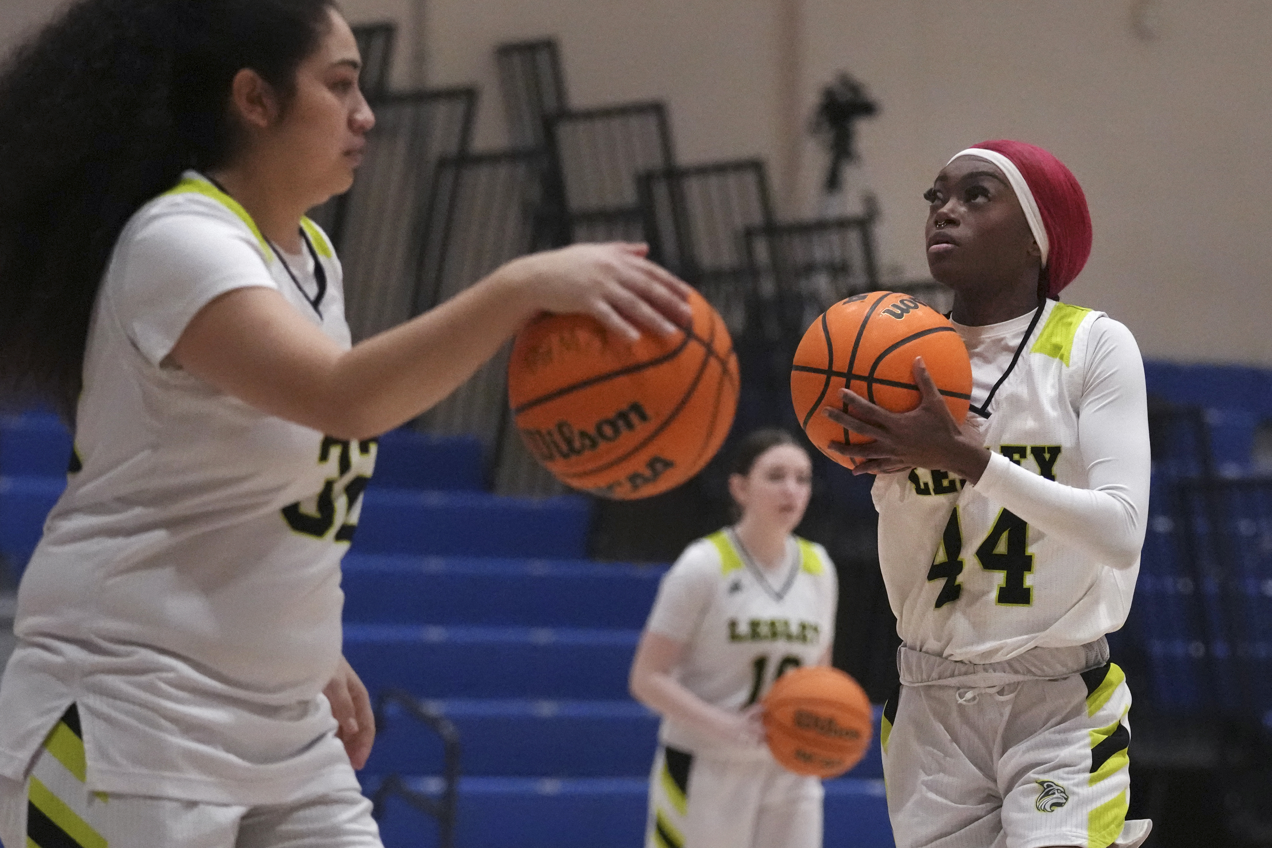 One-armed basketball player makes women’s Division III history – NBC Boston