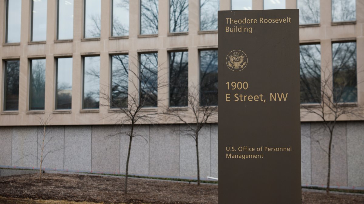 Judge orders Trump admin to rescind memo directing mass firing of ...