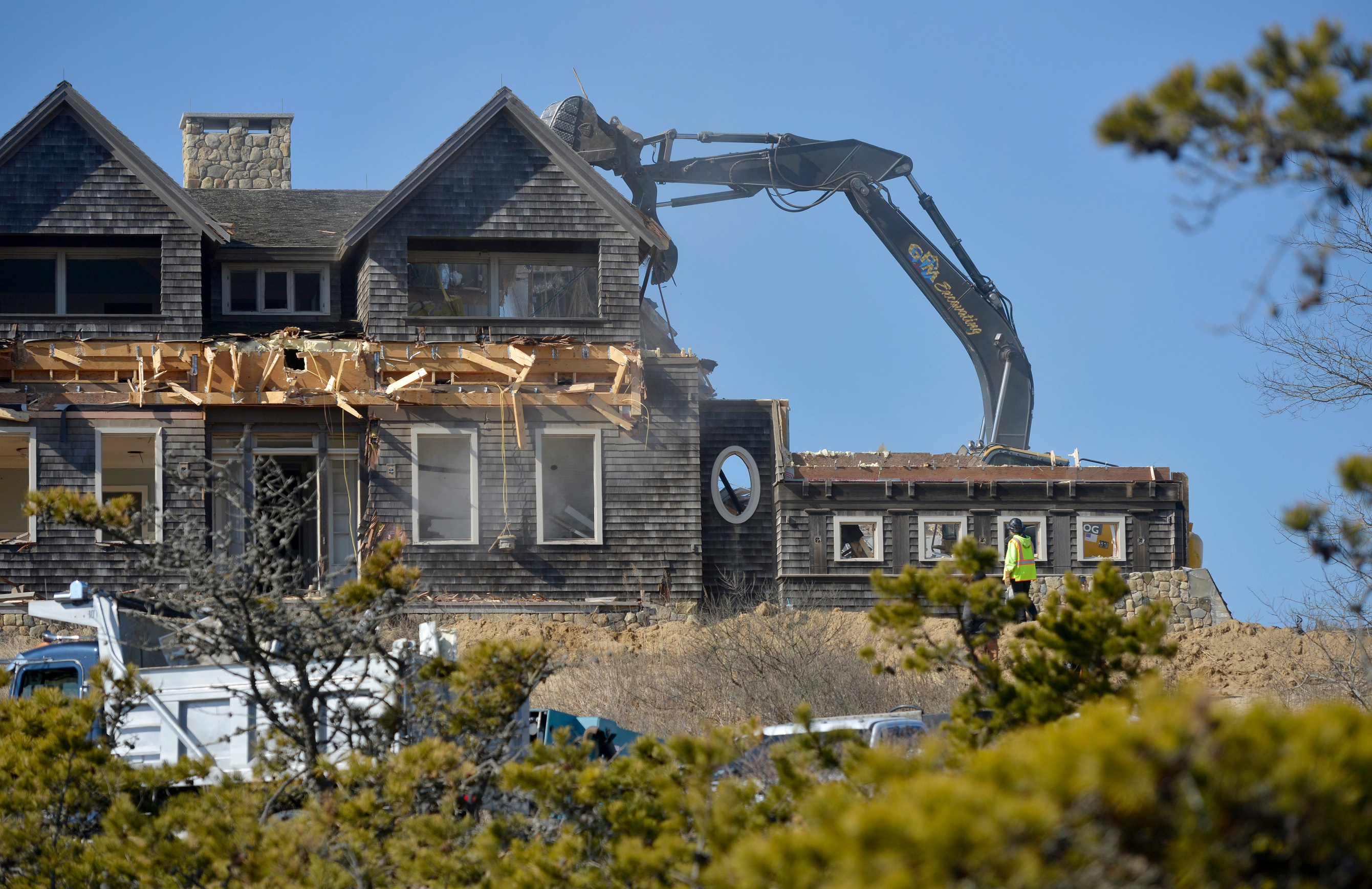 Wellfleet, MA home at risk of Cape Cod Bay fall is demolished – NBC Boston