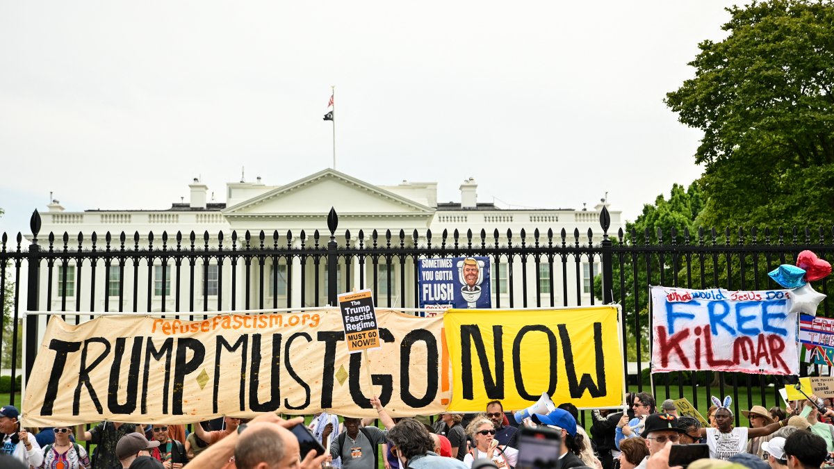 Protesters rally outside White House amid nationwide anti-Trump ...