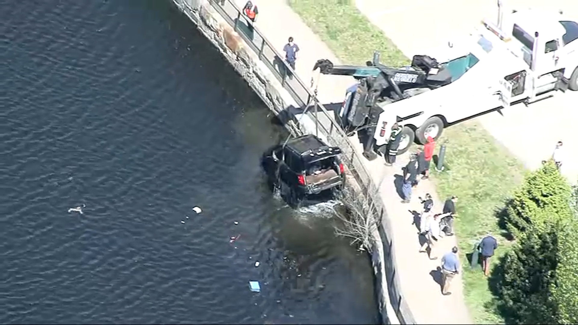 Man found dead in SUV submerged in Lowell, MA canal – NBC Boston