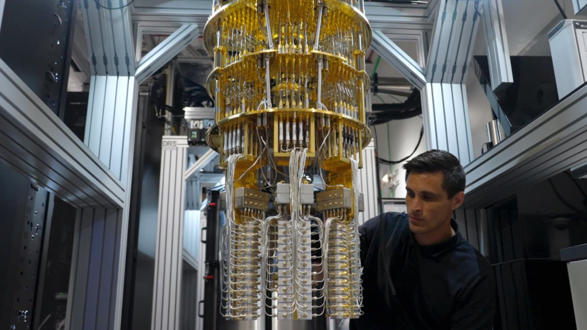 How Amazon plans to catch Google and Microsoft in the quantum computing ...