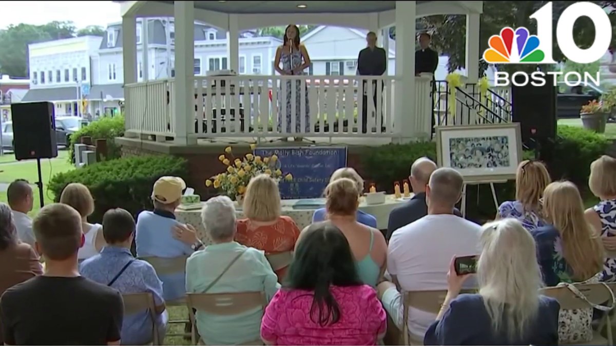 Molly Bish remembered at vigil in Warren, 25 years after she ...