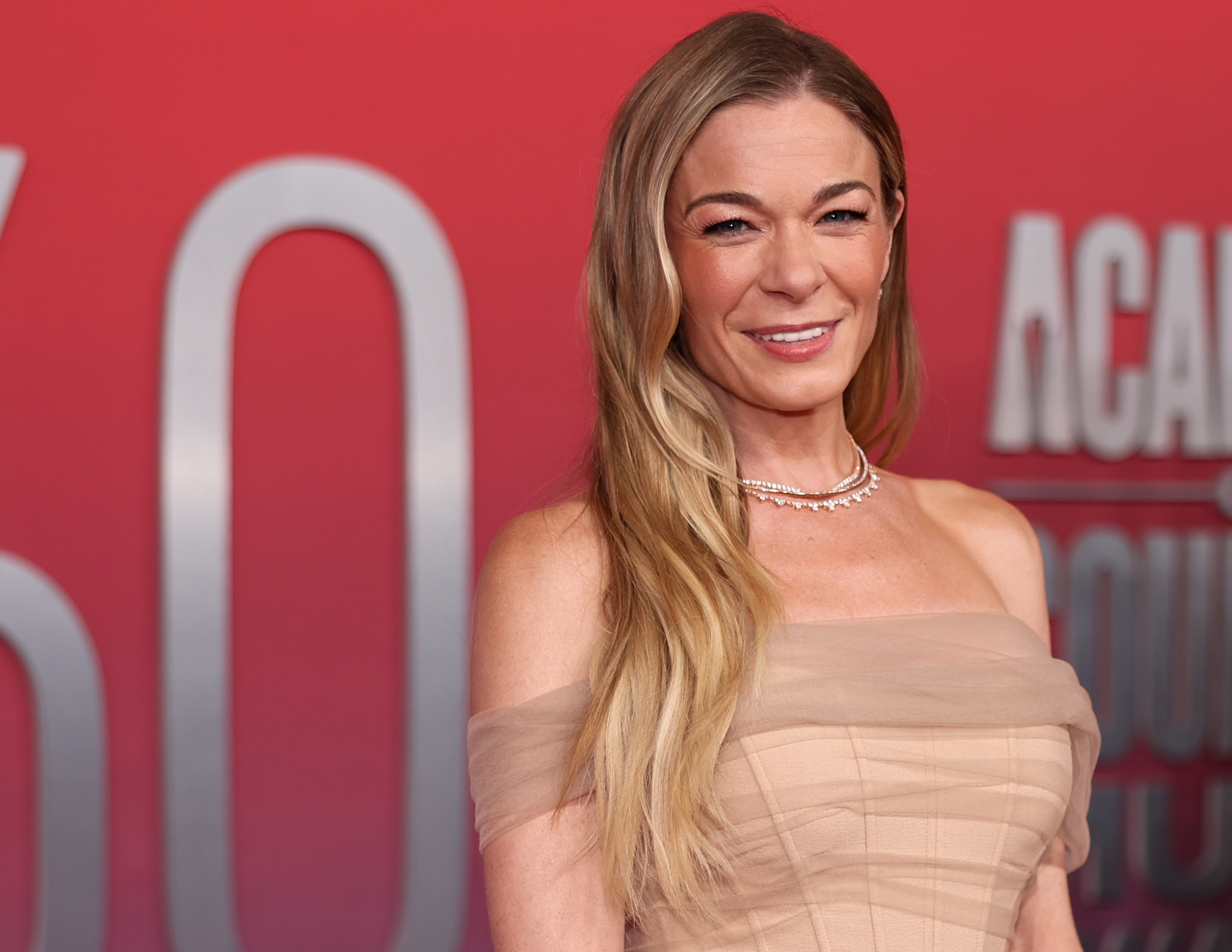 LeAnn Rimes reveals her teeth fell out mid-performance – NBC Boston