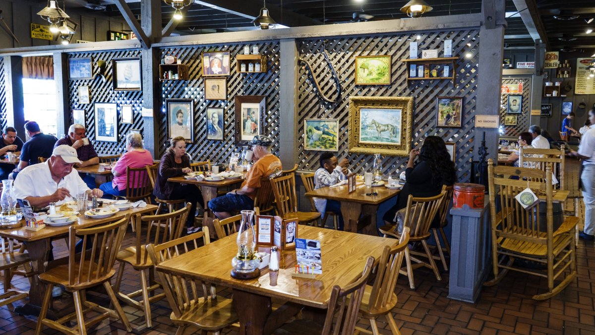 Cracker Barrel is remodeling and nostalgic customers aren’t happy about ...