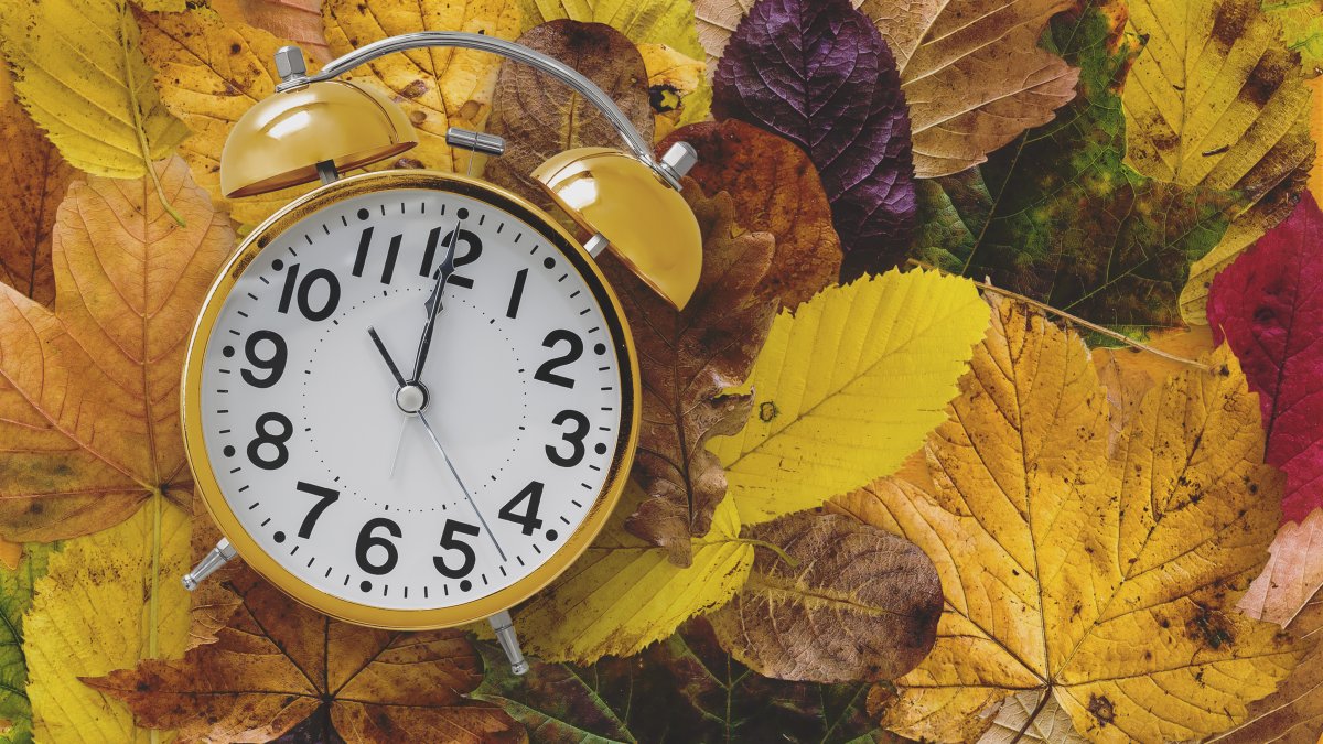 Daylight saving time: When do clocks turn back in 2025? – NBC Boston