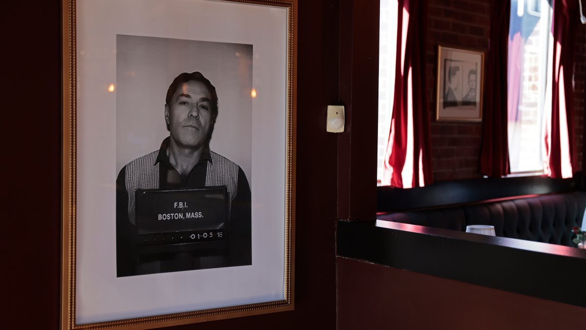 Two Southie mobsters causing controversy at Boston restaurant – NBC Boston