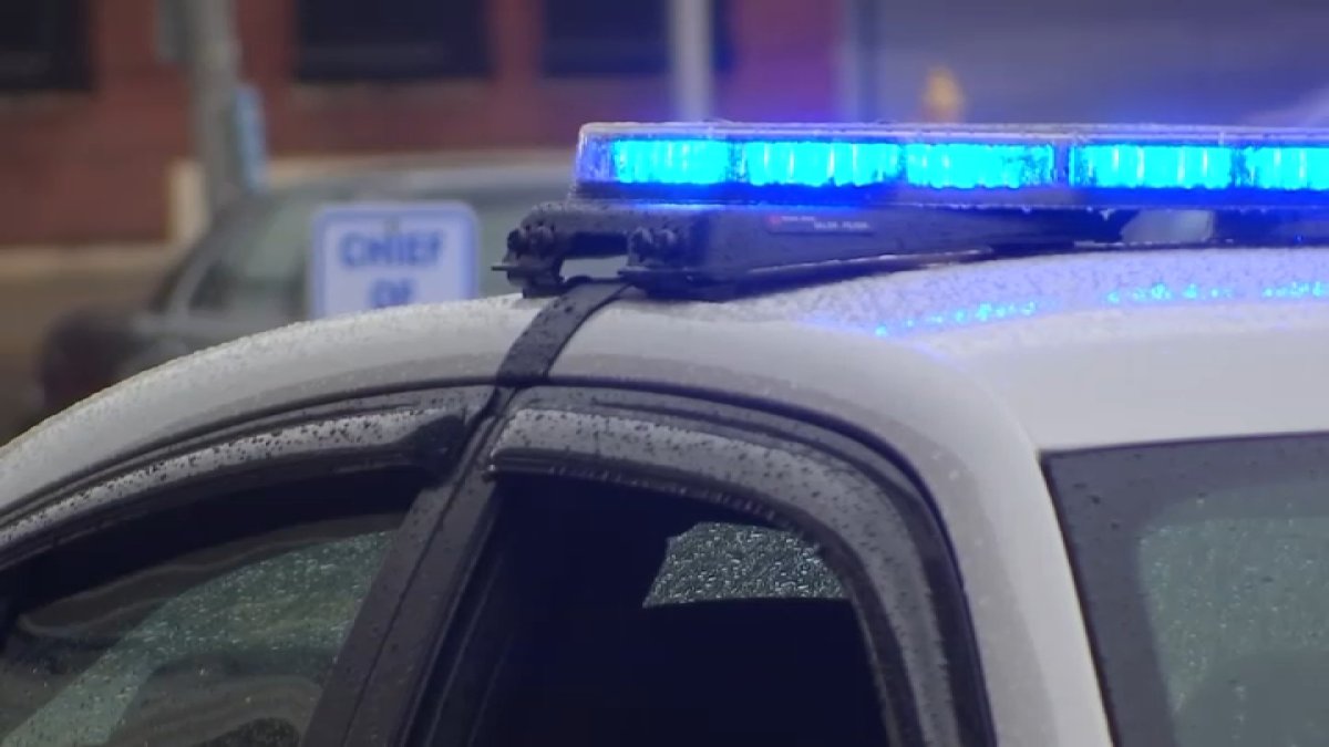 Worcester police cruisers keeping solid blue lights on – NBC Boston