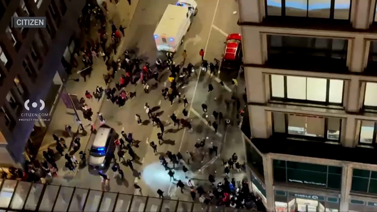 Shootings after Chicago Christmas tree lighting leave 1 dead, 8 hurt ...