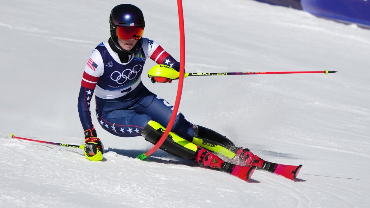 Watch Mikaela Shiffrin dominate her first slalom run – NBC Boston