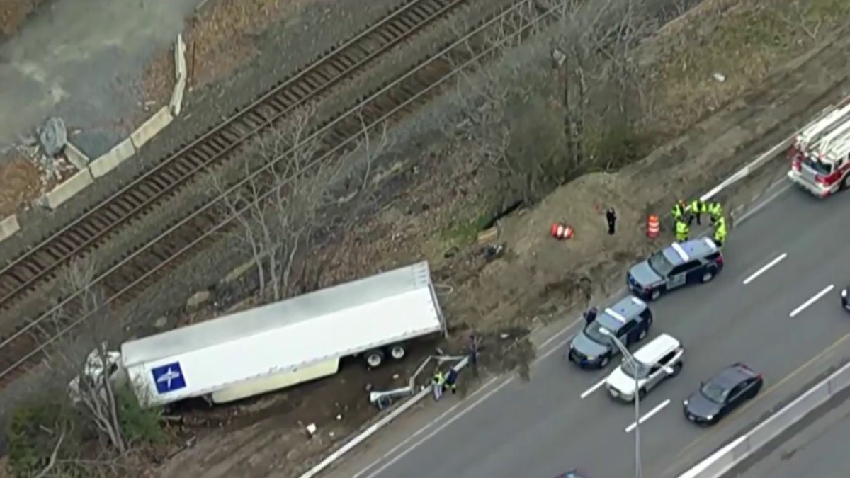 Mass. Pike crash at 128 in Newton-Weston causing delays – NBC Boston